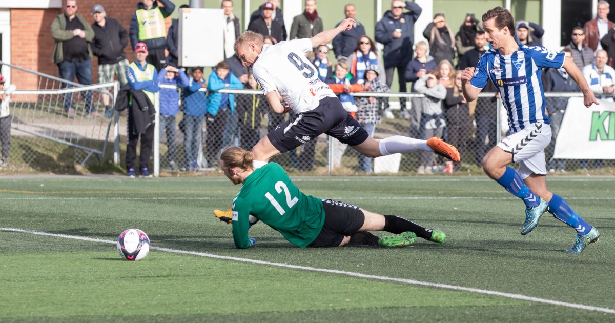 Pontus åpnet målkontoen / Strømsgodset